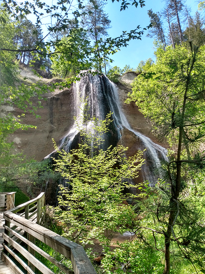 "Mother Nature's shower on full blast!" Smith Falls puts on a show that'll make you wonder if you've stumbled into a tropical paradise.