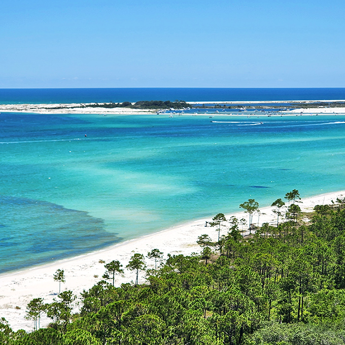 Fifty shades of blue? More like fifty shades of breathtaking! This view's better than front-row seats at a Sinatra concert.