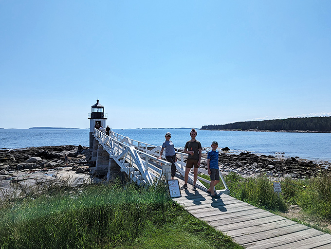 Lighthouse pilgrims assemble! Visitors gather on the iconic boardwalk, ready to embark on their own Forrest Gump moment.
