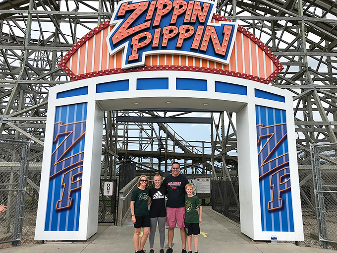 Family fun or thrill-seeking adventure? Why not both? This ride caters to everyone from little cheeseheads to seasoned coaster enthusiasts.