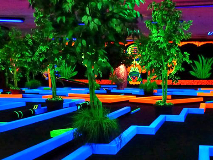 Putting through a neon jungle? Check. Feeling like you're in an 80s music video? Double-check. This is mini-golf on a whole new level!
