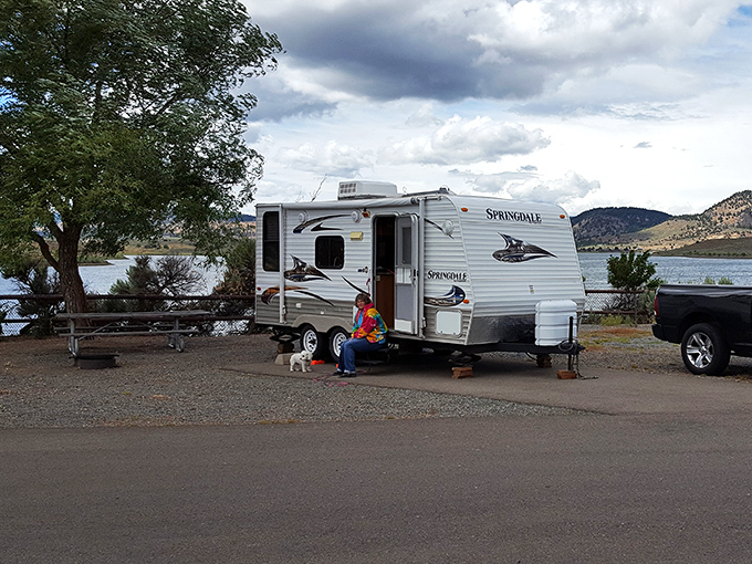 Home sweet home on wheels! This camper's living the dream, proving you can take it with you after all.