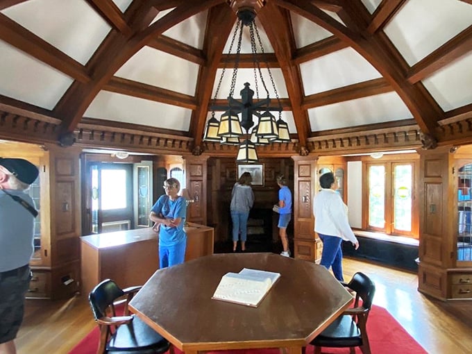 History buffs unite! This octagonal room is like a time capsule with better lighting and comfier chairs.