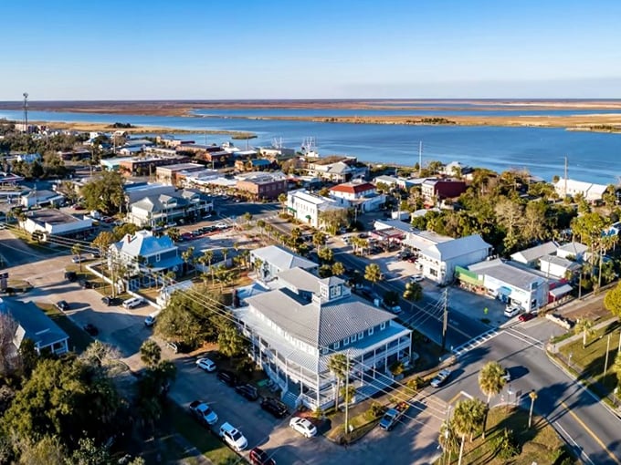  Apalachicola: Quaint streets and historic charm abound. Apalachicola's downtown looks like it's straight out of a Southern novel.