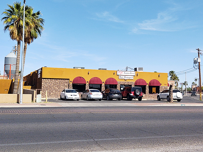 Cafe Santa Rosa: Yellow walls and turquoise awnings &ndash; it's like the Southwest threw up, in the best possible way!