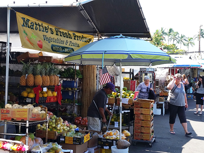Coffee lovers, rejoice! Kona Farmers Market is where beans become dreams and every sip is a mini vacation for your mouth.