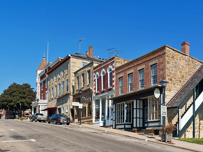 Mineral Point: Where history and art collide in a beautiful explosion. These limestone buildings have more stories than your grandpa after his third beer.