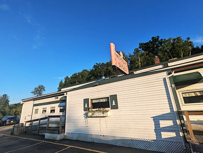 Moody's Diner: Serving up slices of Americana since before your grandpa was knee-high to a grasshopper.