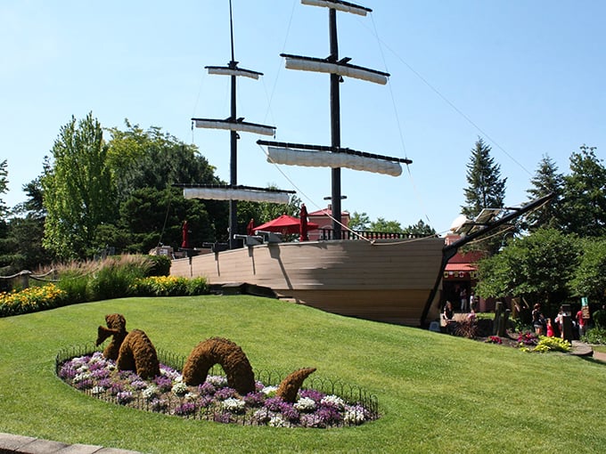 Ahoy, matey! Pirate's Cove's magnificent ship has landlubbers walking the plank... straight to the next tee.