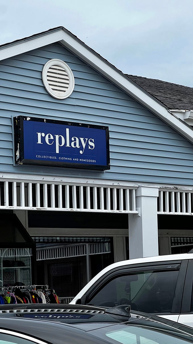 Replays hits rewind on fashion! This charming cottage holds more style than a Milan runway. Time to get your retro on!