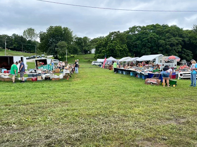 White Cloud Flea Market: Where the Missouri River meets a sea of treasures. It's a bargain hunter's Disneyland!
