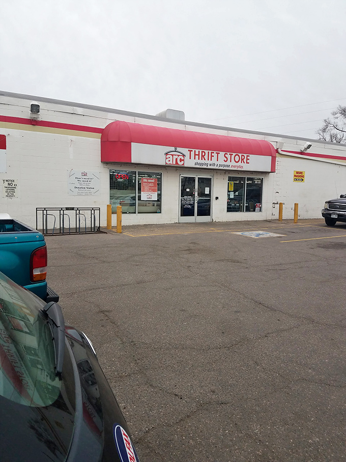 Red awning, green savings! This thrift store's hotter than Denver's famous green chili. Spice up your wardrobe without burning your wallet!