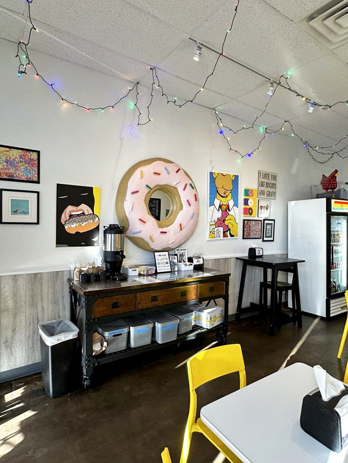 Part donut shop, part modern art gallery. Hypnotic Donuts serves up circles of joy that are almost too pretty to eat. Almost.