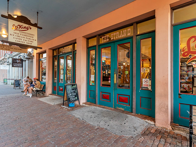 Step into La King's and you'll swear you've stumbled onto the set of "Back to the Future" – if the DeLorean ran on sugar, that is.