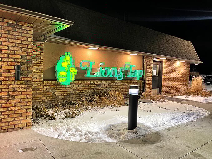Eden Prairie's hidden gem. Lions Tap is like finding an oasis in the suburbs, if that oasis served amazing Jucy Lucys.