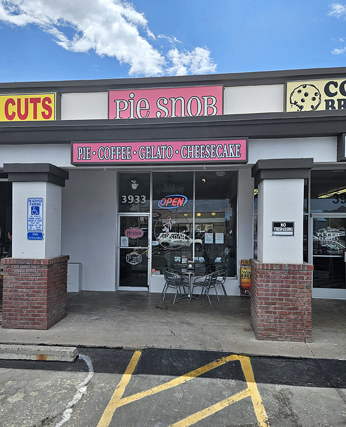 Calling all pie connoisseurs! Pie Snob Arcadia in Phoenix is where flaky crusts and fabulous fillings strut their stuff.