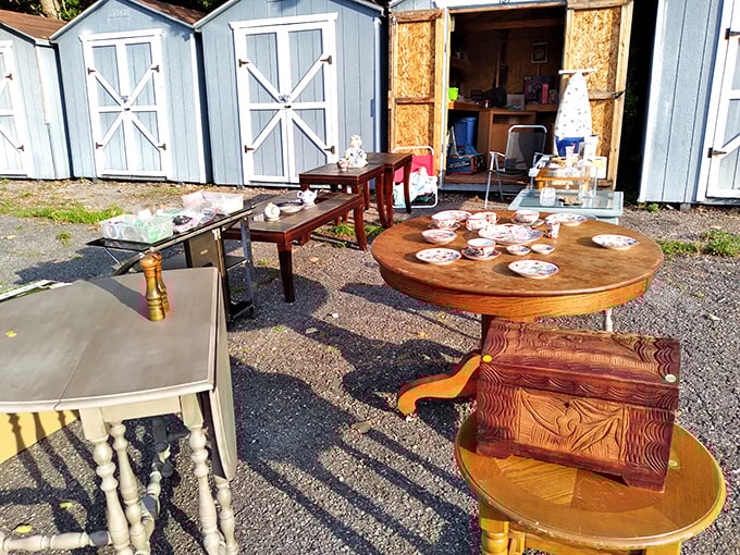 From antique armoires to zany knick-knacks, Pulaski's outdoor stalls are like Aladdin's cave... if Aladdin was a savvy bargain hunter.