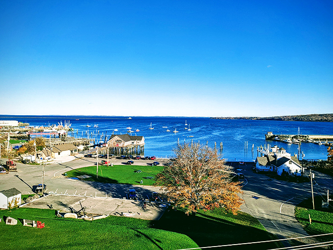 Seaside sophistication with a dash of Down East charm. Rockland's waterfront invites you to explore, indulge, and be inspired.