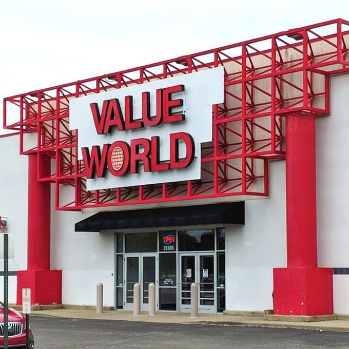 Red alert! This Value World isn't just big; it's thrift shopping on steroids. Brace yourself for a treasure avalanche!