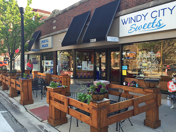 Chicago's skyline never looked so delicious! Windy City Sweets turns the Magnificent Mile into a munchable masterpiece.