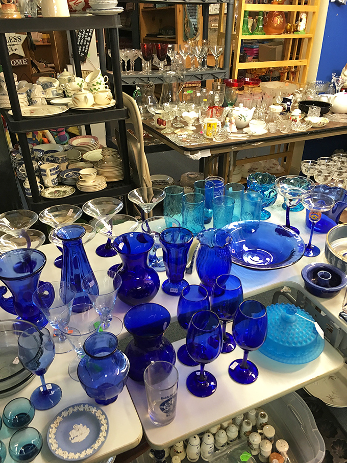 Calling all kitchen connoisseurs! This blue glass bonanza is serving up style with a side of "where has this been all my life?"