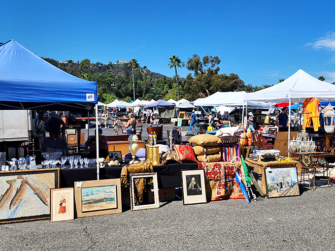 Art and decor that spans decades. It's a time machine in tent form, perfect for channeling your inner Mad Men character.