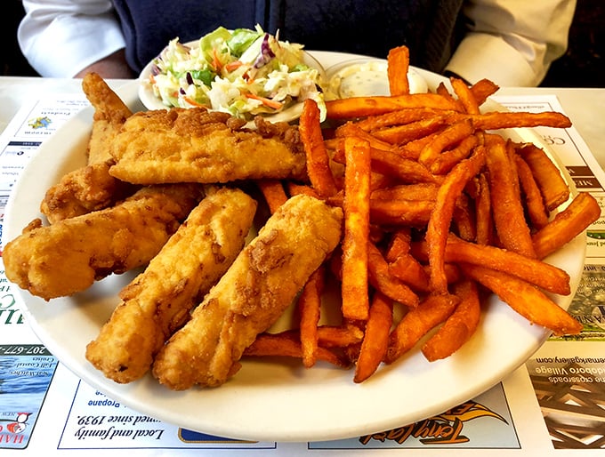 A platter that screams "diet starts tomorrow!" Golden-fried everything that would make even Elvis say, "Thank you, thank you very much."