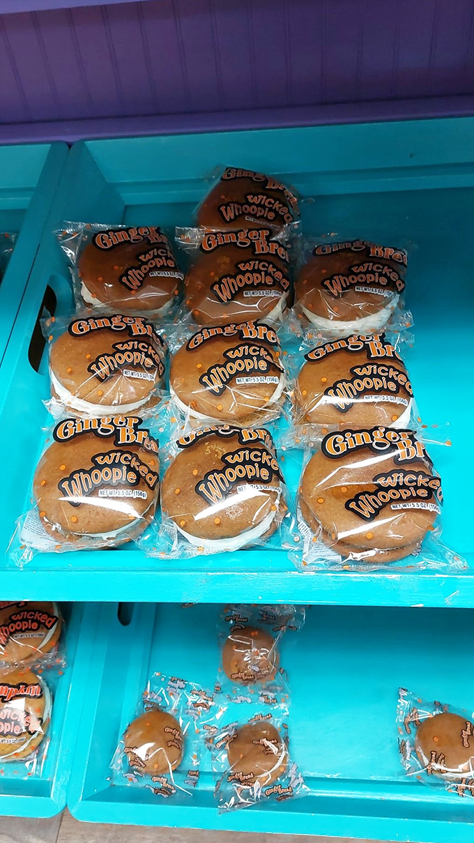 Gingerbread goes glam! These spicy treats are dressed up and ready to party in your mouth.