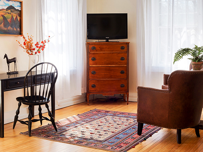 Mid-century modern meets New England charm in this inviting lounge. It's the perfect spot for plotting your next Vermont adventure &ndash; or just napping.