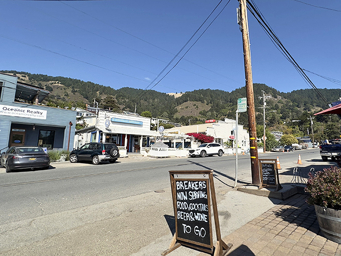 Stinson's version of rush hour: a handful of cars, a splash of sunshine, and a generous helping of "what's the hurry?" attitude.