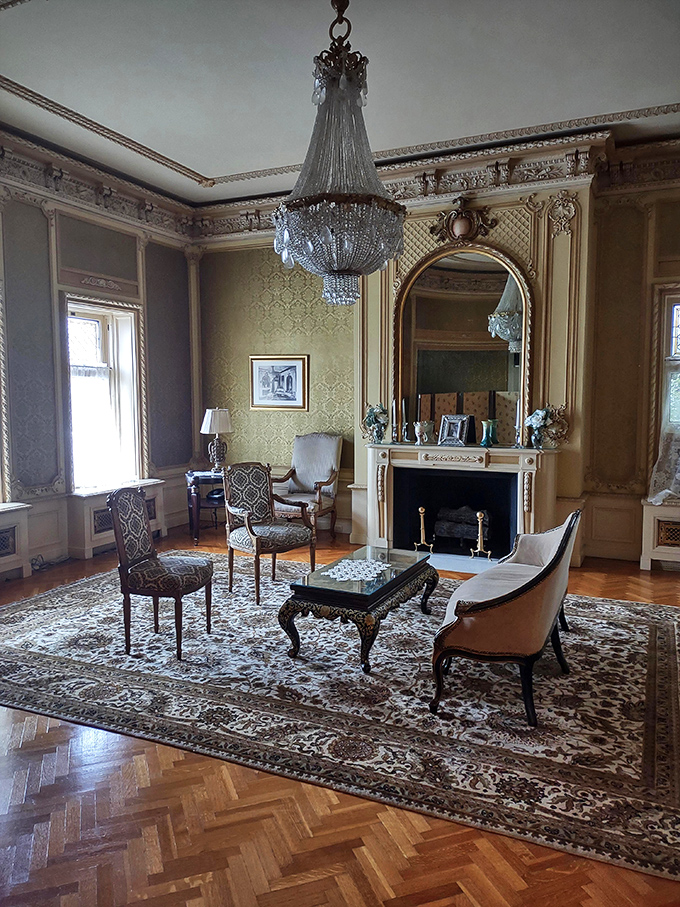 Forget man caves &ndash; this parlor is the ultimate relaxation zone. Just add a cup of tea and a good book.