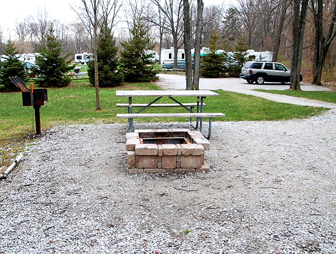 S'more than just a campsite. This fire pit and picnic table combo is the stage for your next great outdoor feast. Gordon Ramsay, eat your heart out!