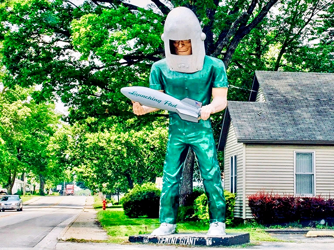 Suburbia meets sci-fi in this delightfully odd scene. It's like E.T. decided to settle down, open a diner, and really commit to the green card process.