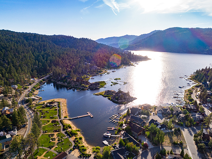 Big Bear Lake: Nature's Swiss Army knife &ndash; snowy wonderland in winter, crystal playground in summer.