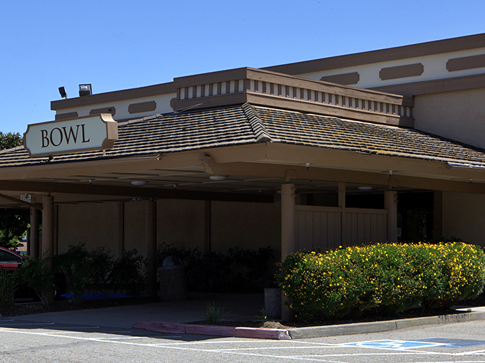 Earl Anthony's Dublin Bowl: Where legends are born and gutter balls go to die. This place takes bowling seriously!