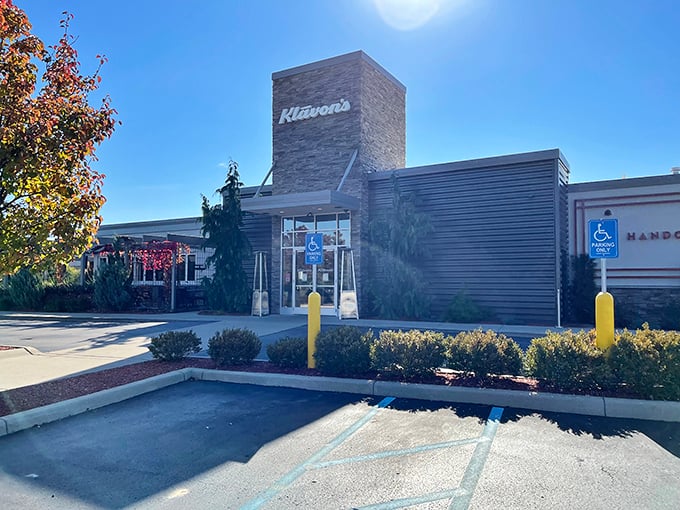 Klavon's Pizzeria & Pub: Pizza indecision? No problem! This place is like a choose-your-own-adventure book, but every ending is deliciously cheesy.