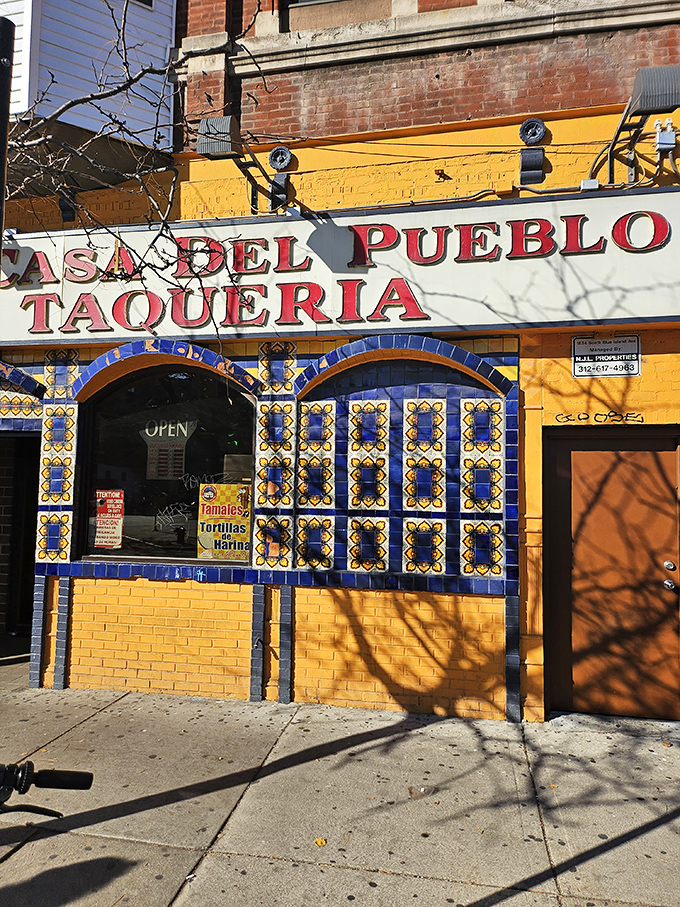 La Casa Del Pueblo: Part grocery, all delicious! This Pilsen gem is like finding the secret level in your favorite video game, but tastier.