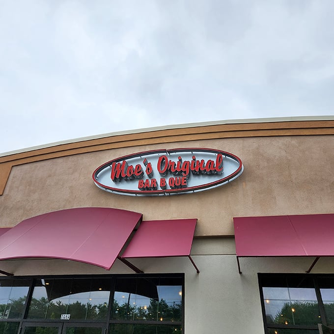 Moe's Original Bar B Que: Alabama meets Maine in a culinary love story. It's like "Sweet Home Alabama" played on a lobster trap!