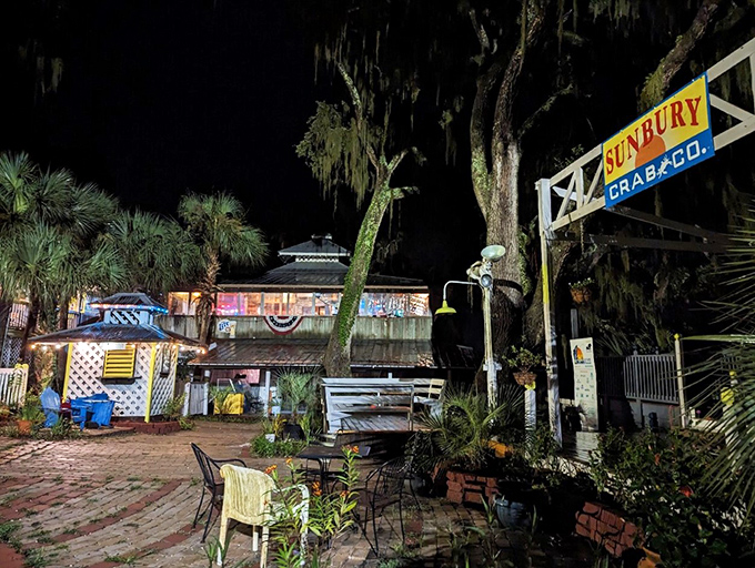 Sunbury Crab Company: Where the deck views are as mouthwatering as the seafood. Sunset dining never tasted so good!