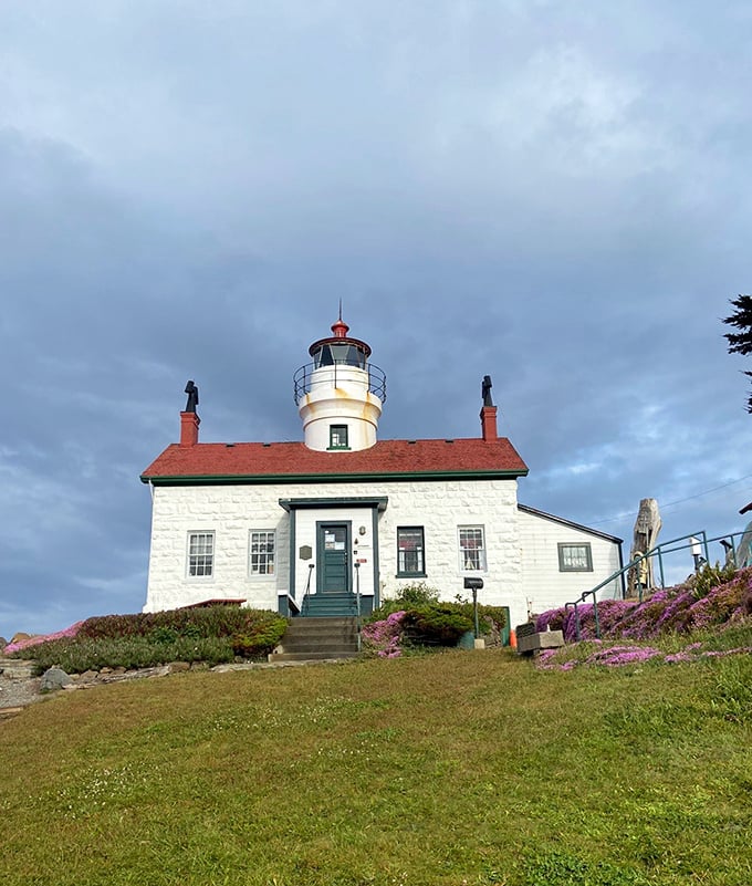 "Victorian charm meets maritime history at Battery Point. Just don't get too comfy &ndash; the tide waits for no tourist!"