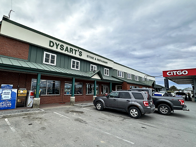 Day or night, rain or shine, Dysart's is always ready to serve. It's the Superman of diners, minus the cape.