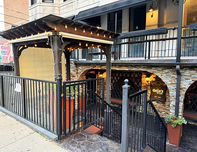 Twinkling lights and intimate seating? Geja's patio is like a romantic comedy set, minus the awkward meet-cute.