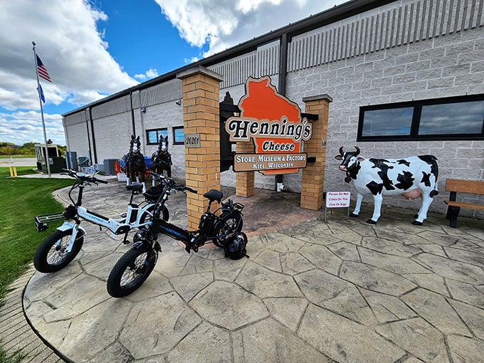 Holy cow! Henning's giant cow statue guards a treasure trove of cheesy delights. It's Wisconsin's version of the Sphinx, but tastier.