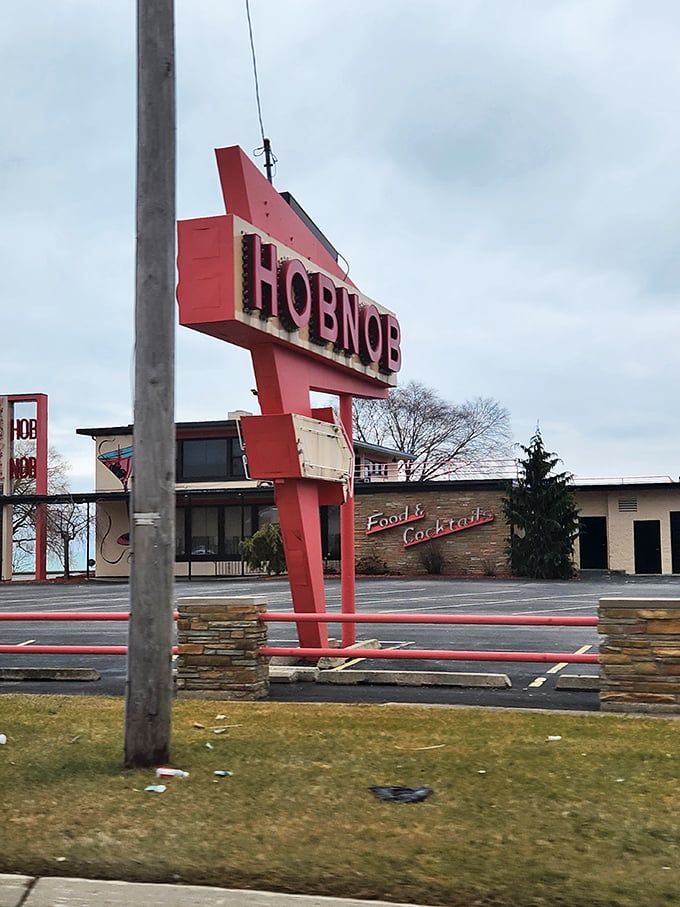 Geometric wonders and panoramic splendors &ndash; HobNob serves up mid-century charm with a side of Lake Michigan magic.
