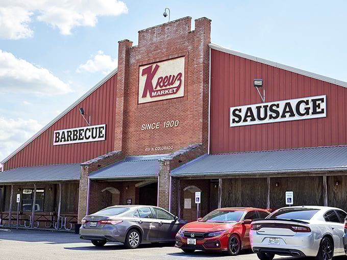 Kreuz's smoke signals: Calling all carnivores! This massive meat mecca is like Disneyland for brisket lovers.