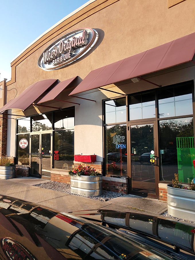 Clean lines outside, saucy goodness inside. It's the Clark Kent of BBQ joints &ndash; unassuming exterior, superhero flavors within.