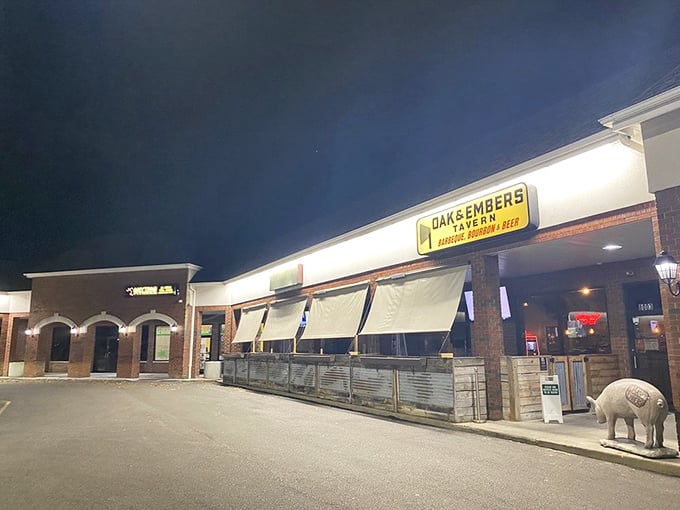 That pig statue guard is the bouncer we all need. "Sorry, no sauce stains on your shirt? No entry!"