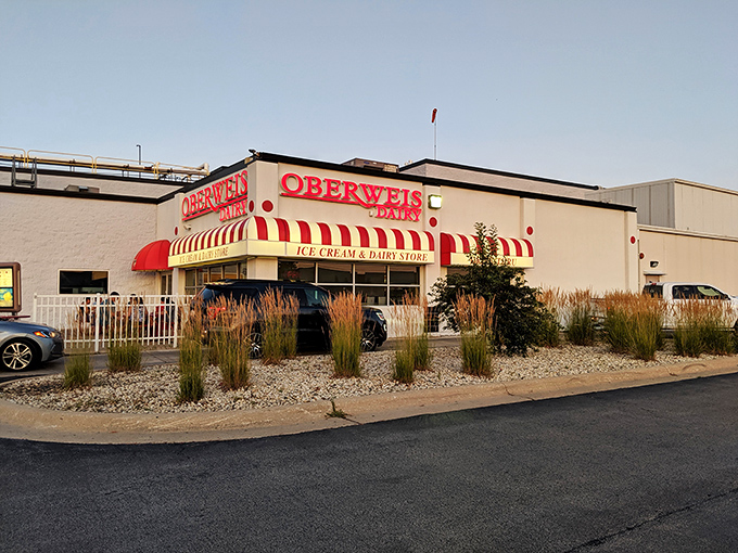 Sunshine or clouds, Oberweis shines bright! This cheerful dairy bar stands ready to brighten your day with a scoop (or three) of happiness.