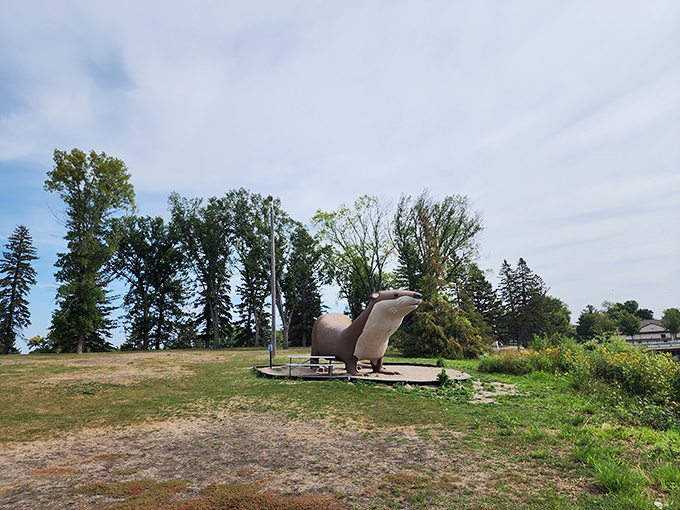 This 15-foot otter proves that everything's bigger in Minnesota. Well, at least the roadside attractions are!