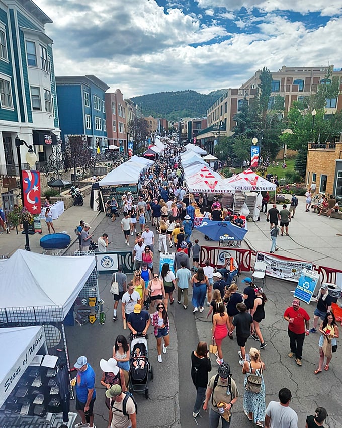 Where else can you buy a painting, watch a juggler, and eat gourmet tacos? Park Silly: it's not just a market, it's an experience!